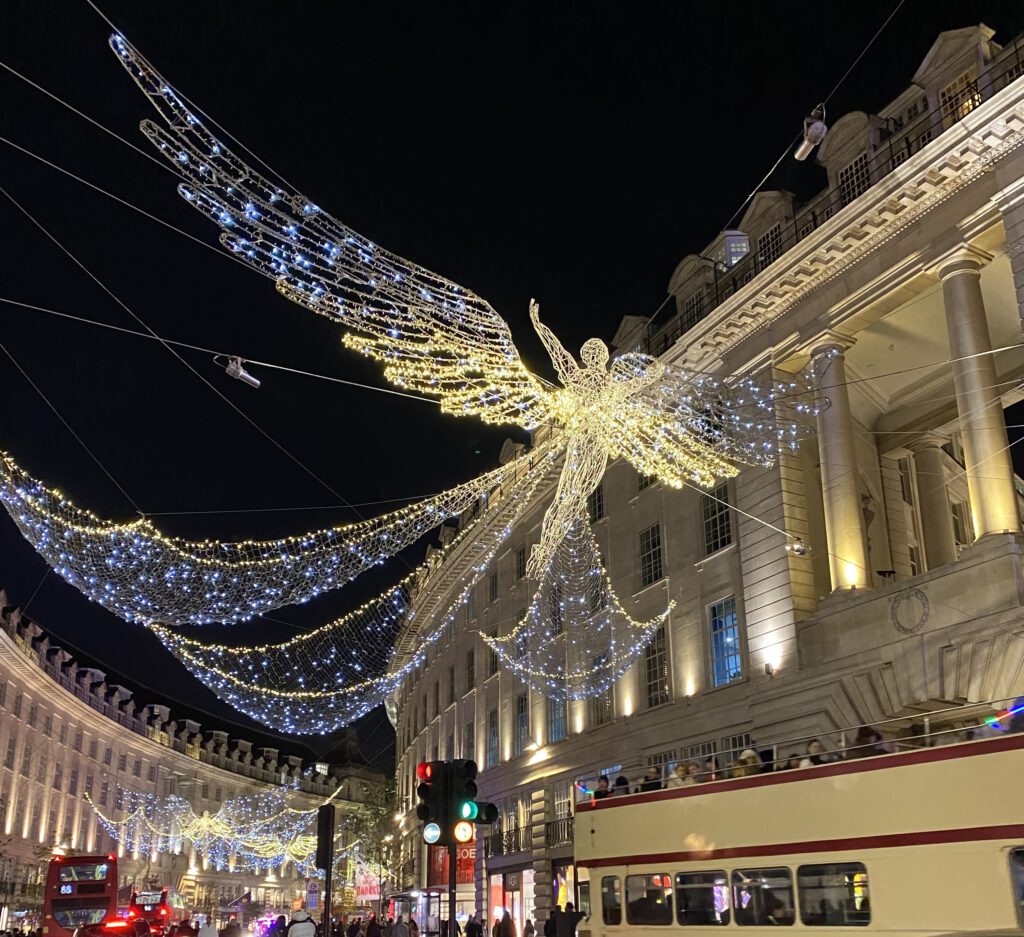 HELLO LONDON | CHRISTMAS DISPLAYS CENTRAL LONDON